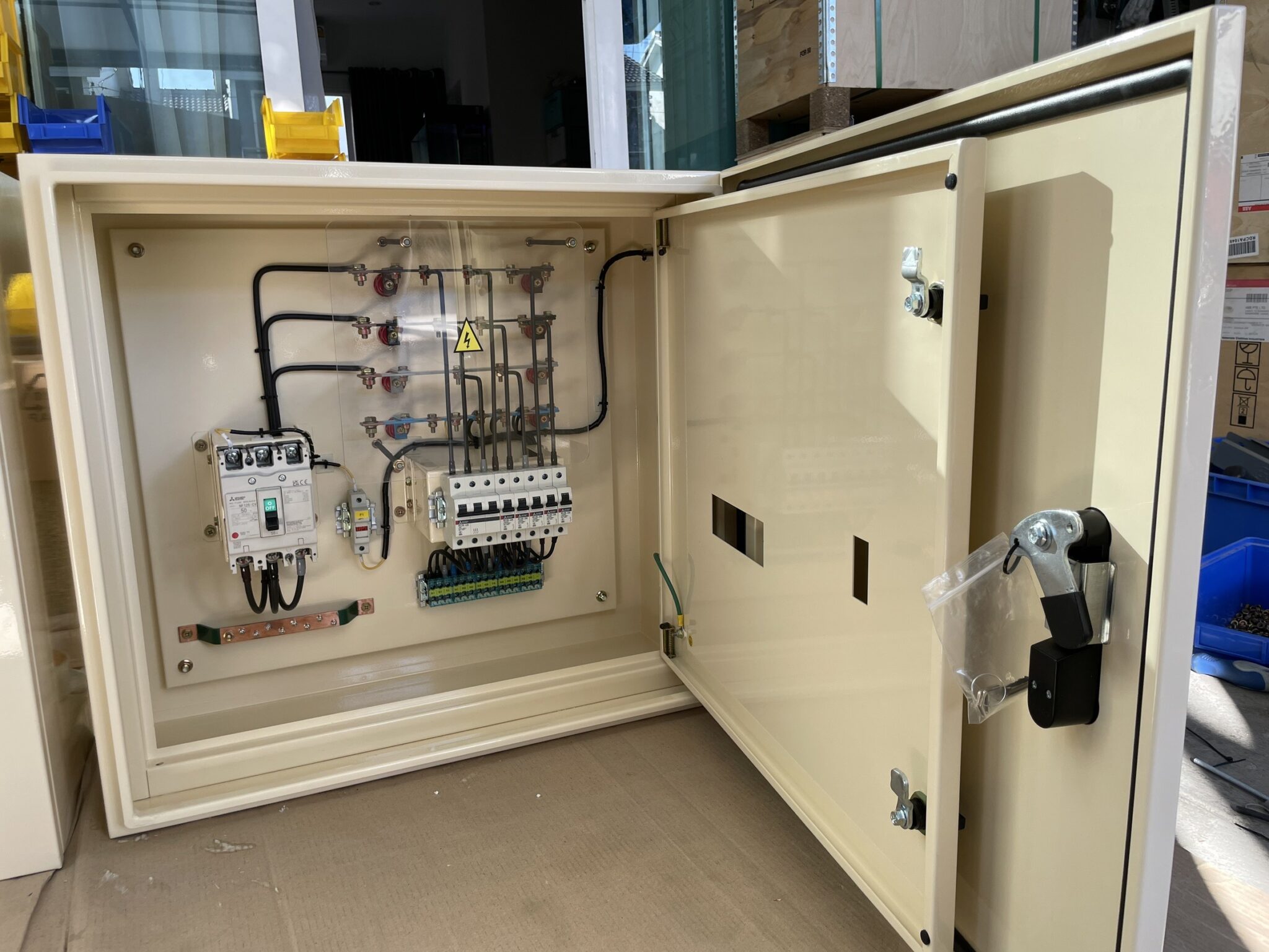 รับประกอบตู้ DB PANEL - N.S.SWITCHBOARD AND SERVICE CO.,LTD